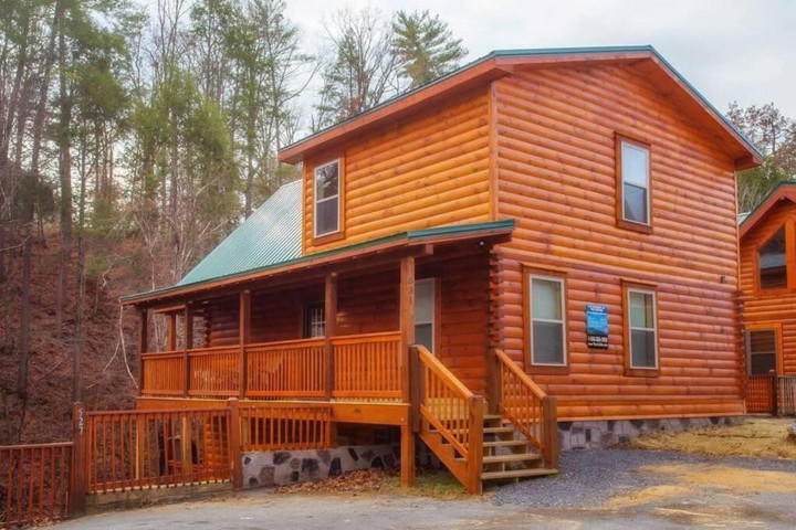 Papa Wolf's Cabin - Pool Community - Pigeon Forge