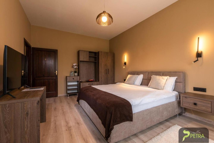 Villa Petra Residence - Private Parking & Village Life - Codlea