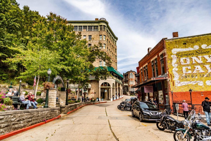 1905 Basin Park Hotel - Eureka Springs, AR