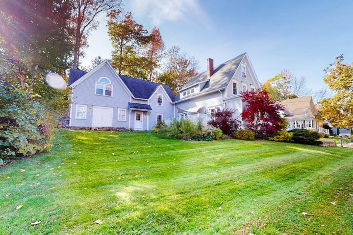 Walkable Apartment With Water View, Washer/dryer & Full Kitchen - Camden, ME