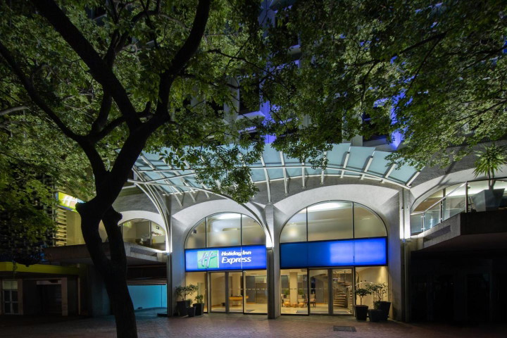 Holiday Inn Express Cape Town City Centre By Ihg - Camps Bay