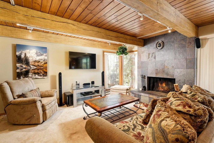 Chateau Eau Claire Unit 17, Serene Condo Overlooking The River With Many Upgrades - Aspen, CO