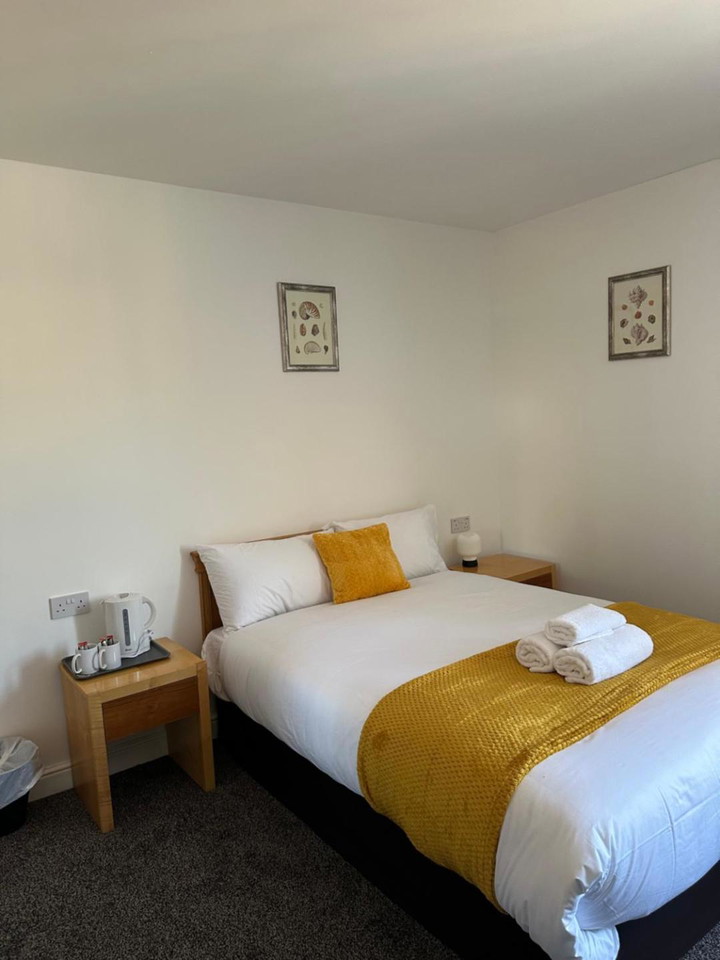Continental Hotel With Access To Shared Kitchen - Yorkshire