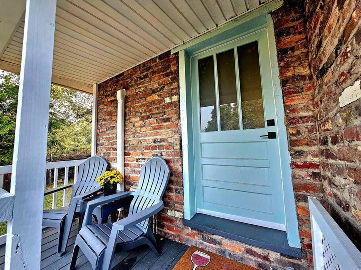 Brickhaven Studio: Detached Kitchen Turned Studio! - Bristol, TN