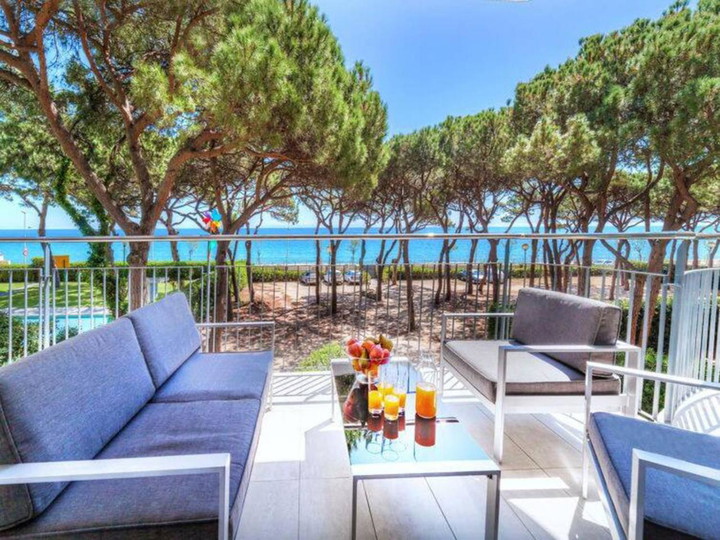 Golden Sunrise Apartment With Sea Views - Blanes