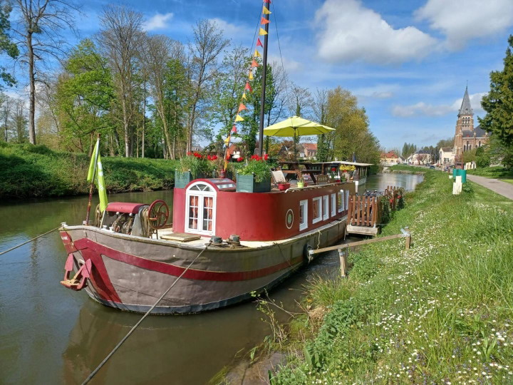 Sur La Somme à Bord De La Péniche Arche De Noé - Somme