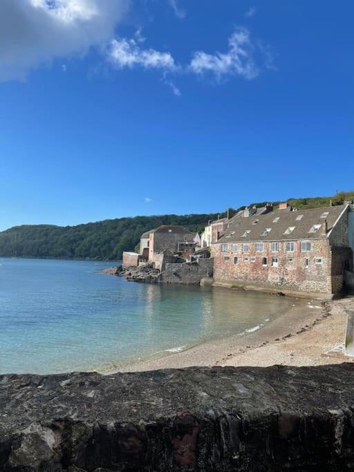 The View, Kingsand, Luxurious Seafront Penthouse Apartment With Sun Trap Balcony And Incredible Sea Views - Plymouth