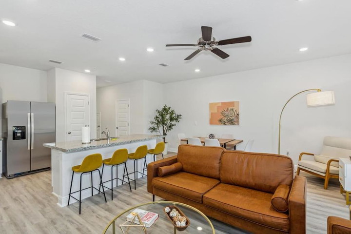 New Home Near Uwf & Pns Beach! - United States
