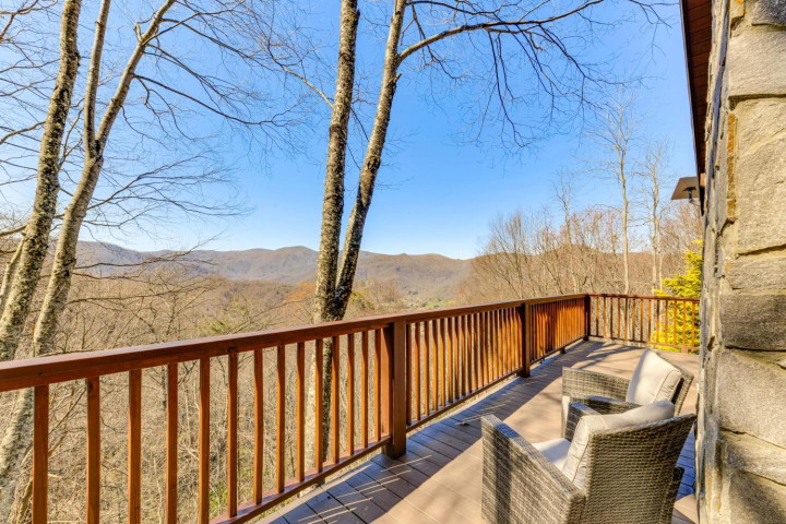 Spacious Maggie Valley Cabin W/ Waterfall On-site! - Maggie Valley, NC