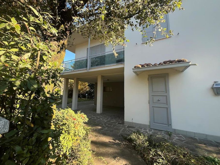 Casa Bianca Con Giardino A Magreta Di Formigine - Maranello