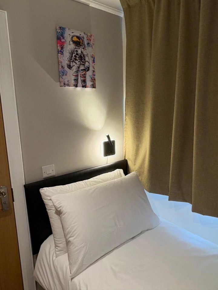 Super Nova Self-service Hotel - Great Britain