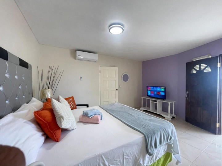 Skyline Suites, Breathtaking Mountains & City View Apts - Bahía Montego