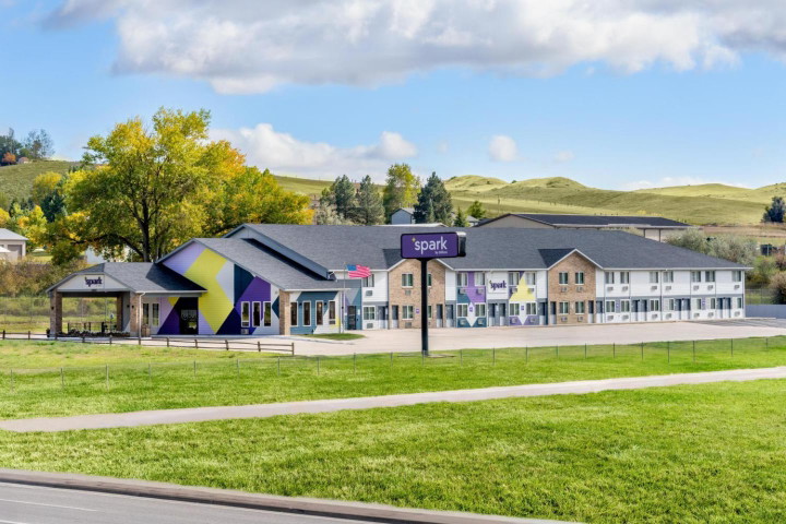 Spark By Hilton Sheridan - Wyoming