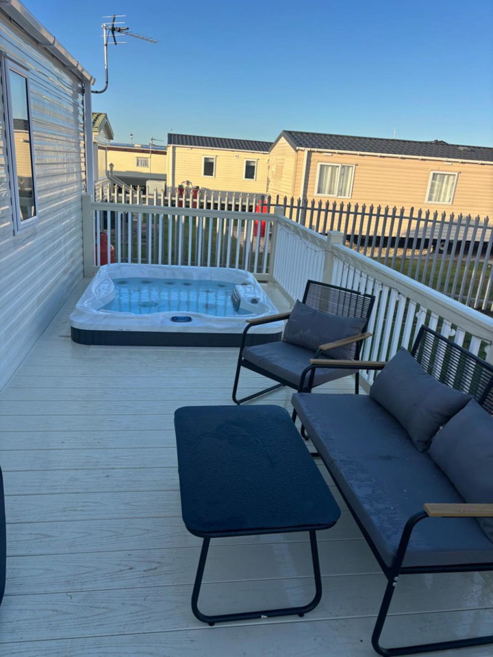 Pet Friendly Hot Tub Holidays At Coastfields - Chapel Saint Leonards