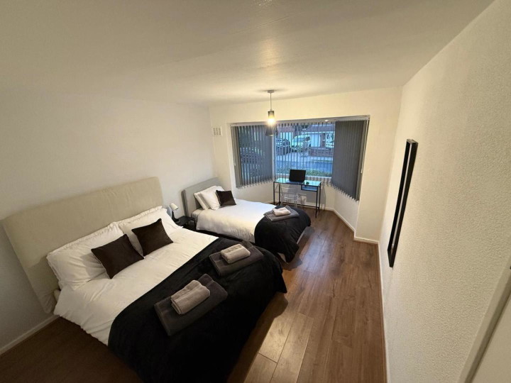 3br House Ideally Located For Hs2, Nec, Bhx And Bham Cc - Staffordshire