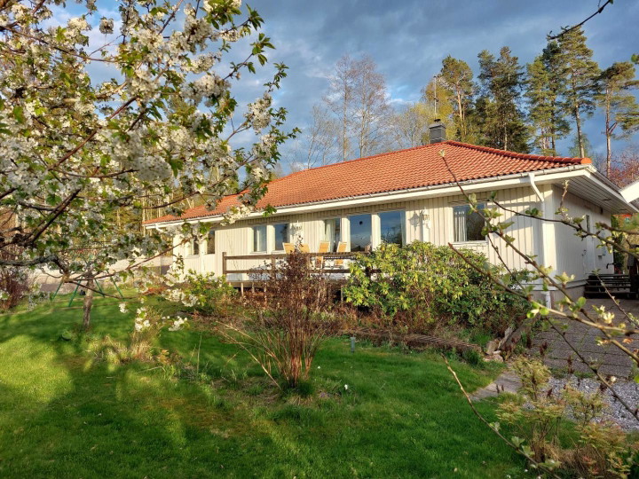 Vitahuset, 1 Min Vallentuna Idrottsplats - Stockholm-Arlanda Airport (ARN)