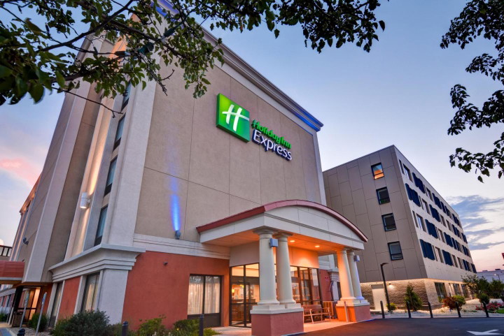 Holiday Inn Express Boston By Ihg - Chelsea, MA