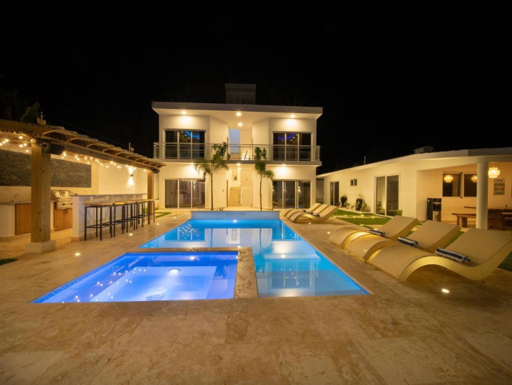 Green Palace - 7br Luxury Villa In Sosua 3mins From Strip Plus 24hr Security - Sosúa