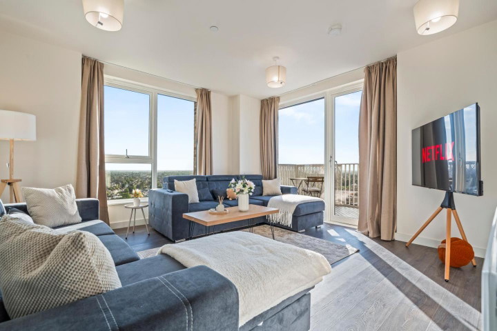 Stylish Penthouse - Sleeps 6 - Near Wembley - Harrow
