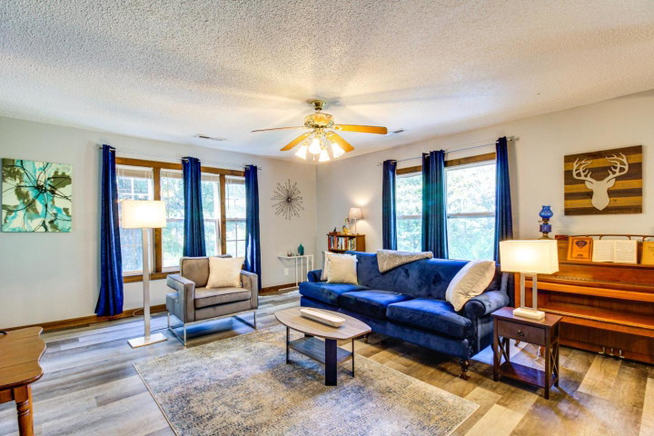Lake Guntersville Hideaway! Home On Over 2 Acres - Pisgah, AL
