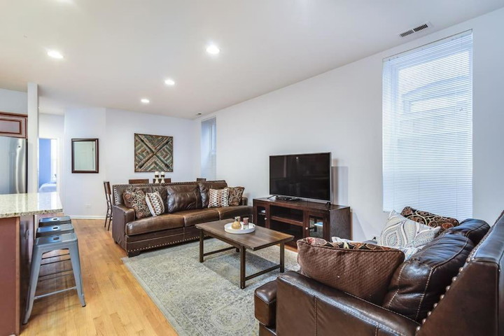 Lincoln Park Living - Suite 1 - Chicago, IL