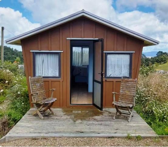Miranda Cabin 1 Bedroom, Sleeps 4, No Wifi, Outside Bathroom, No Running Water In Cabin - Kaiaua