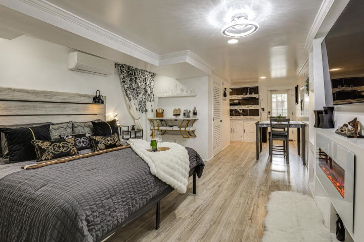 Oasis Hideaway Apt W/ Rainforest Shower! - Towson, MD