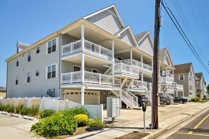 Condo W/ Deck: Walk To Beach & Convention Center! - New Jersey