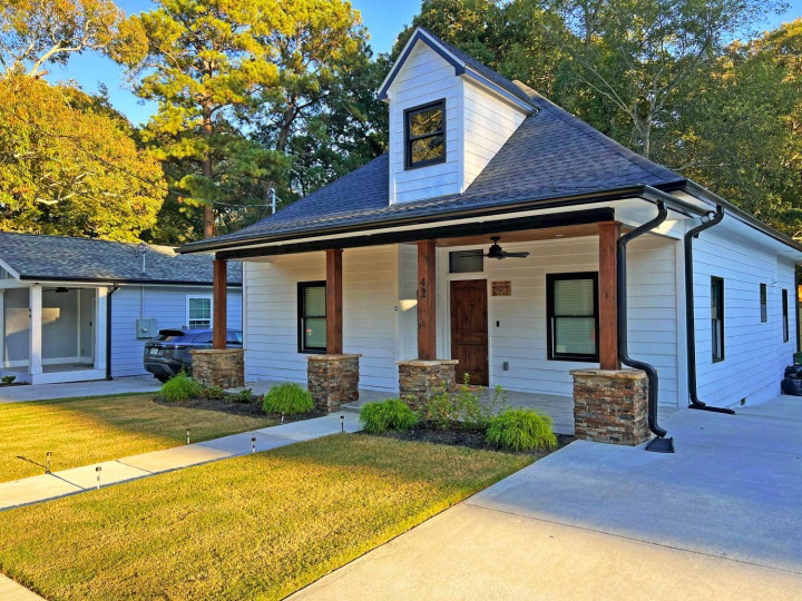 A Cabin In The City With A 5 Star Lush Backyard - Atlanta, GA