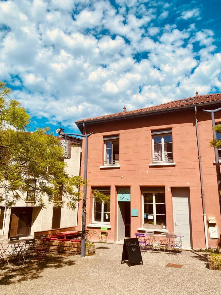La Maison Rouge - Backpacker Hostel - Rhône-Alpes