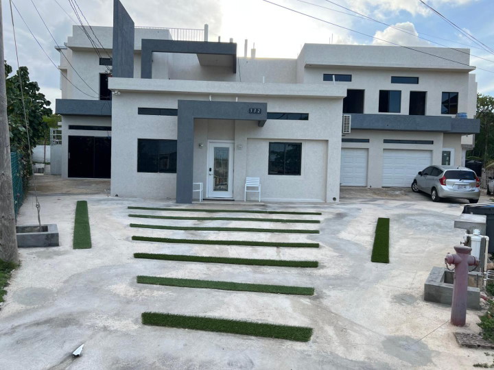 Joy Estate Rooftop Pool N View Unit #1 - Jamaica
