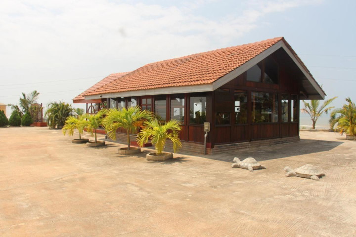 Upper Inchaban Beachfront Apartment - Ghana