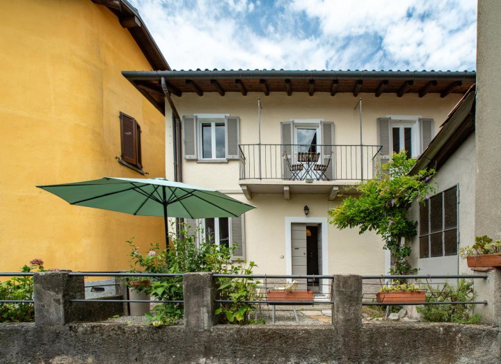 Traditional Piazza Home/balcony/ Private Garden - Cernobbio