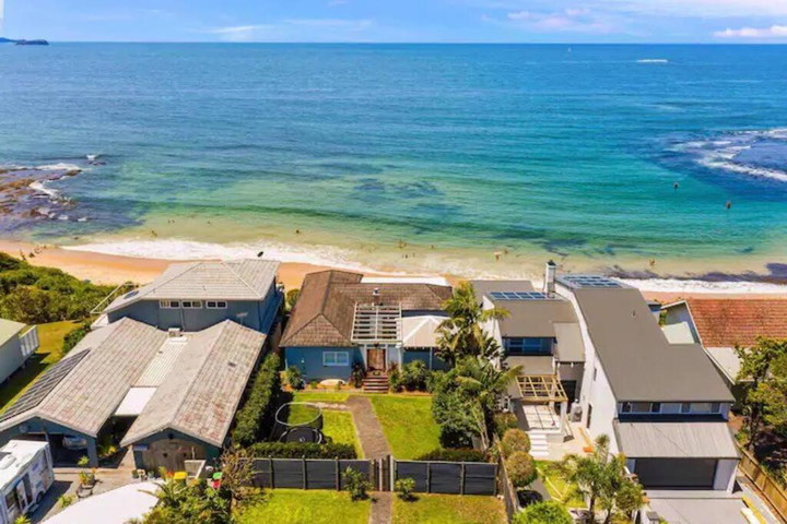 Seabreeze Getaway Oceanfront Family Home In Norah Head - Norah Head