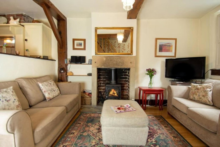 Characterful 2 Bed Cottage In Excellent Location - Bakewell