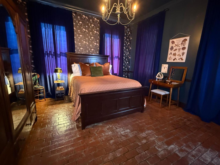 The 1883 Peabody House Bed & Breakfast - Eureka Springs, AR