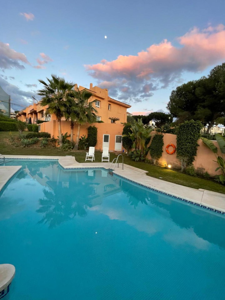 Marbella Deluxe Rooms In Royal Cabopino Townhouse - Marbella