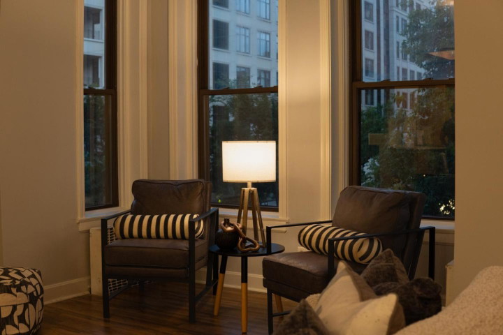 Near Zoo & Beach • Reading Nook + Parking - Chicago, IL