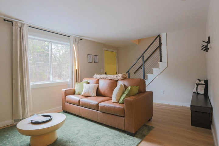 Shoreline Scandi Suite - Townhouse Near Trails - Colchester, VT