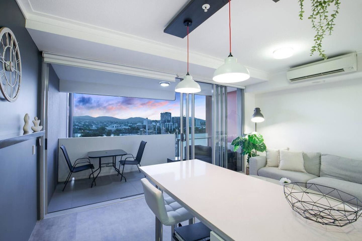 Boundless Horizons - Stylish Comfort & City Views - Brisbane