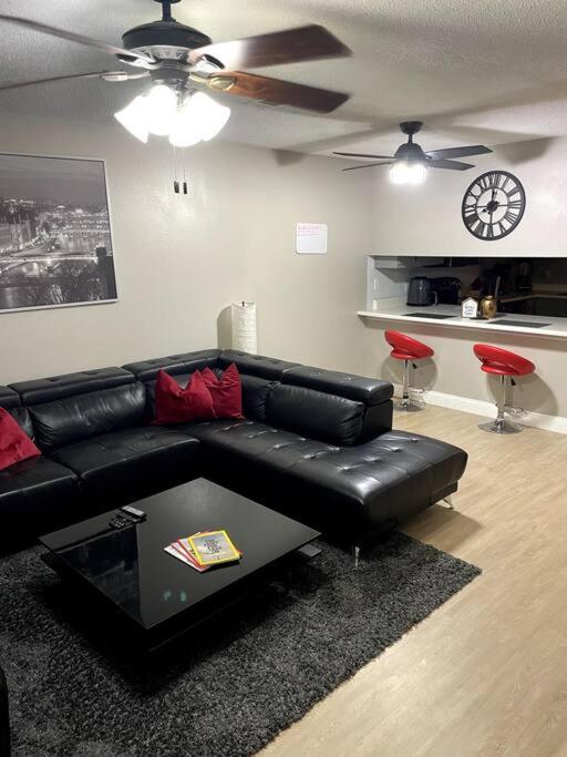 Modern 2 Bedroom Townhome Minutes From The Beach!! - United States