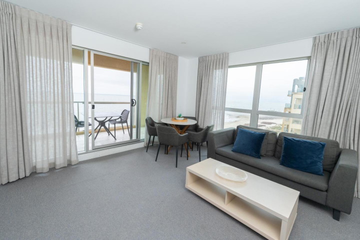 Two-bedroom Seaview Apartment At Glenelg - Glenelg