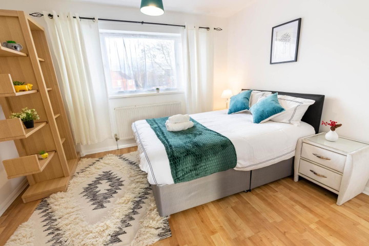 3 Bedroom House With Free Parking, Dalstone,aylesbury - Aylesbury