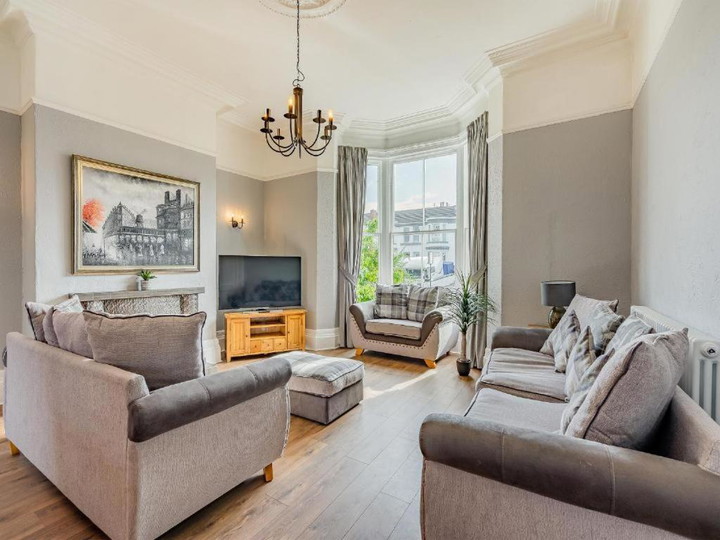 Spacious Golfers Townhouse In Southport Centre - Southport