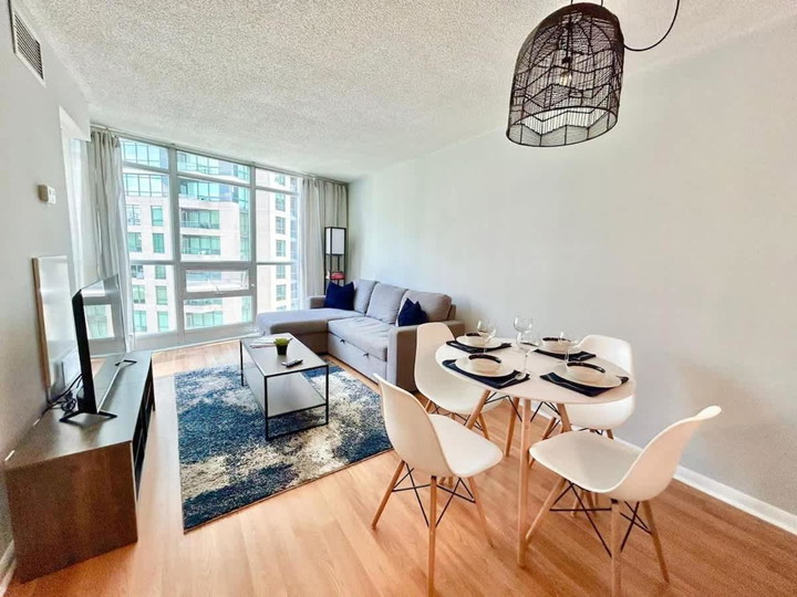 Stylish 1br Condo With Balcony Parking In Down Town - Toronto