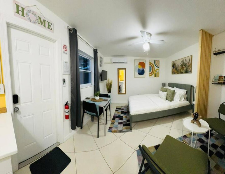 Studio With Terrace Near Hard Rock-patio - Hollywood, FL