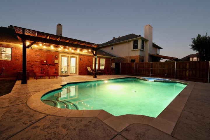 Gorgeous 4 Bedroom 2,5 Bath Home With Heated Pool, Spa & Game Room Close To Dfw Airport, Gaylord Convention Center, Shops And Restaurants - Grapevine, TX