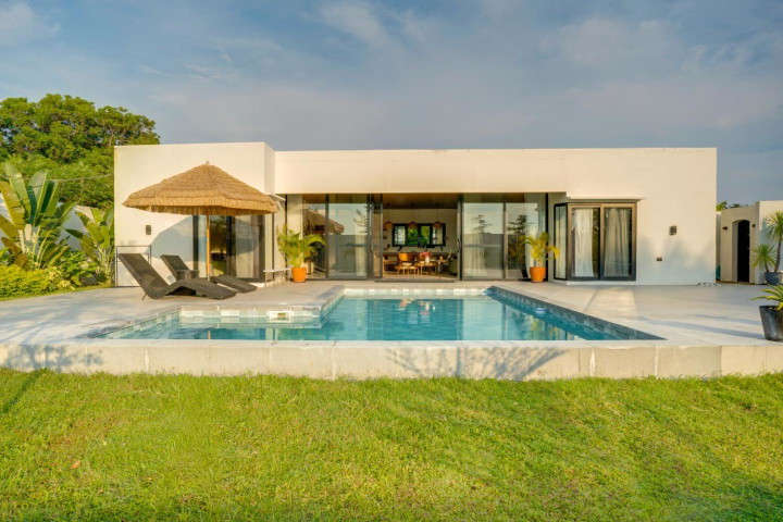 4br Villa With Pool In Calatagan Batangas Up To 16 Guests - Calatagan