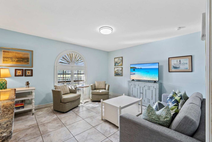 Le Monaco - 1 Br Romantic Condo! Getaway Steps From 5th Ave S Stylish Coastal Retreat With King Bed Beach Access And Prime Location, Near Dining Shopping And Sunset Views! - Naples, FL
