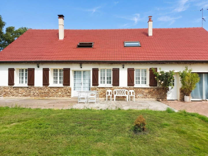 Maison Spacieuse Avec Piscine à La Bazoche-gouet - Eure-et-Loir